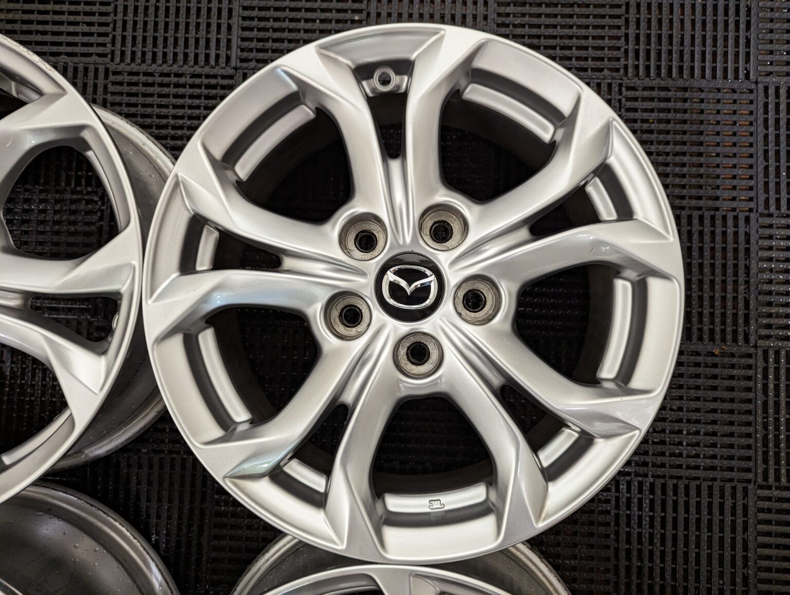 Ensemble de 4 mags 16 pouces d'origine Mazda - Solupneus