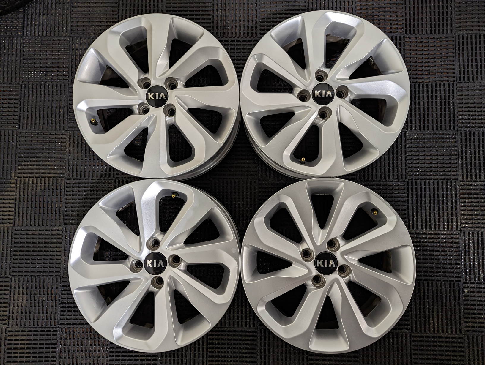 Ensemble de 4 mags 16 pouces d'origine Kia Rio - Solupneus