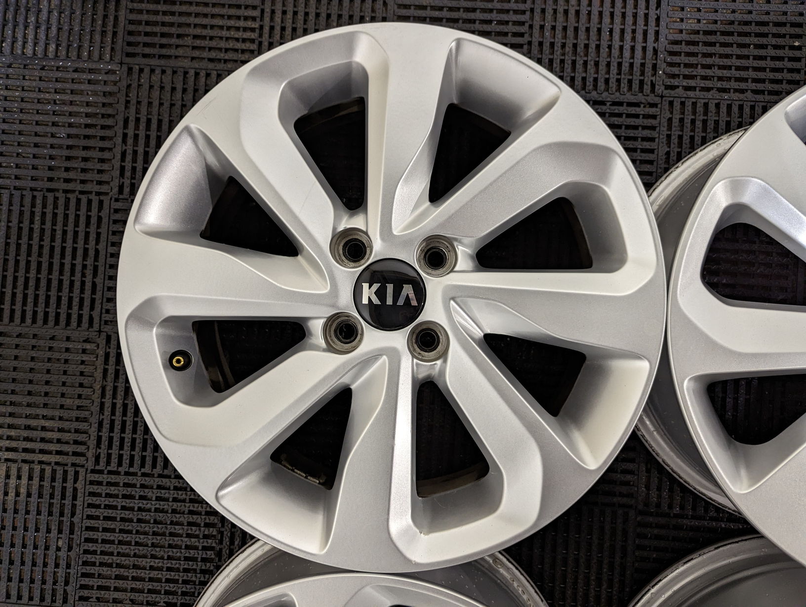 Ensemble de 4 mags 16 pouces d'origine Kia Rio - Solupneus