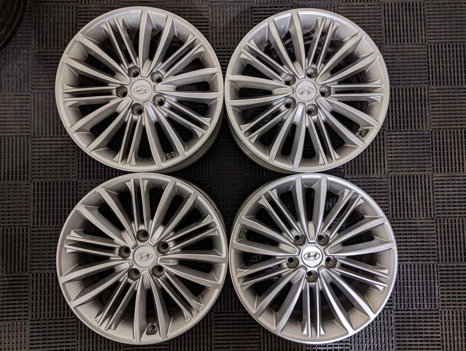 Ensemble de 4 mags 17 pouces d'origine Hyundai Kona - Solupneus