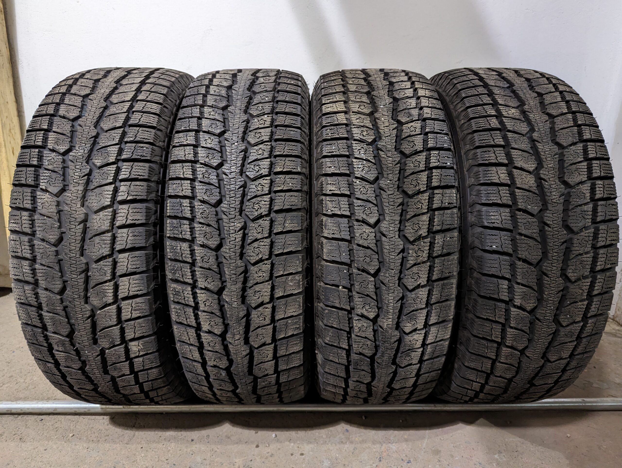 Ensemble de 4 pneus d'occasion Toyo Observe GSI-6 LS 235/65R17 - Solupneus