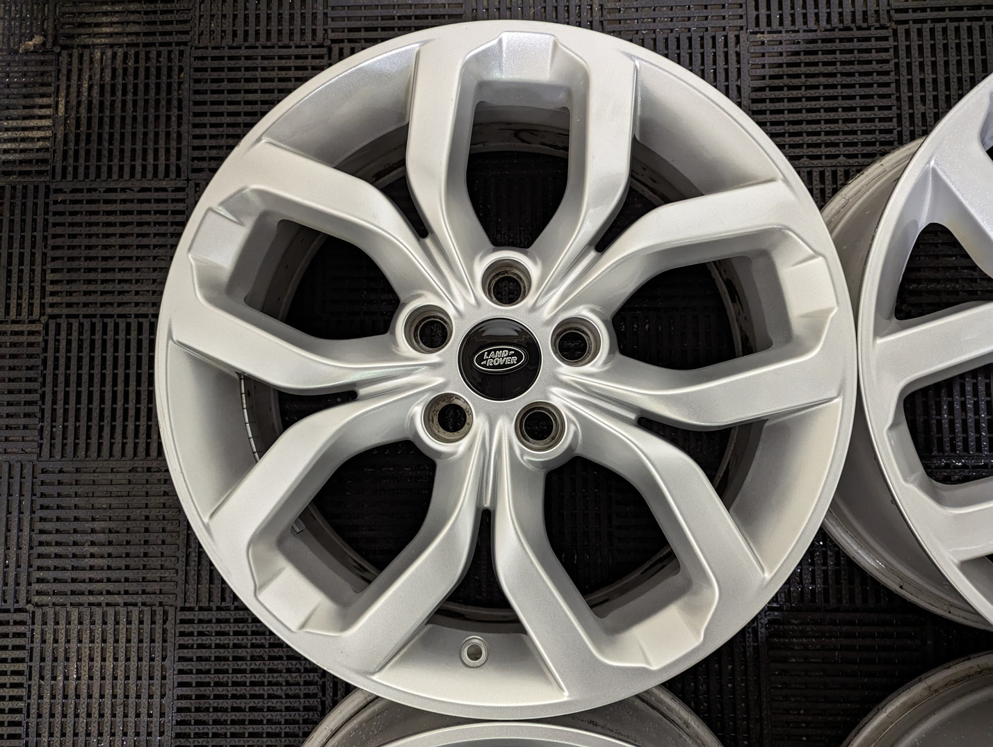 Ensemble de 4 mags 19 pouces d'origine Land Rover Discovery 5 - Solupneus