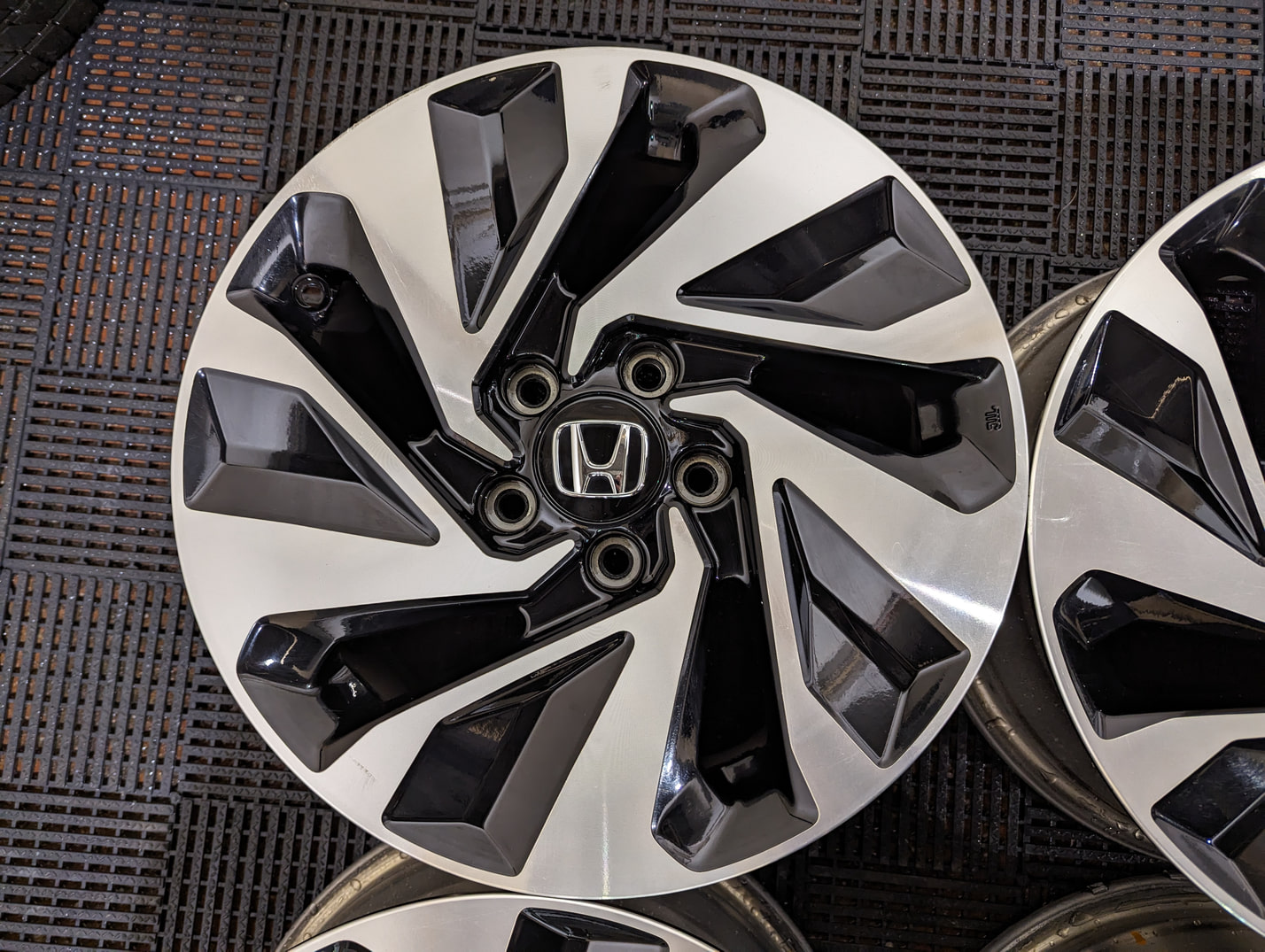 Ensemble de 4 mags 16 pouces d'origine Honda - Solupneus