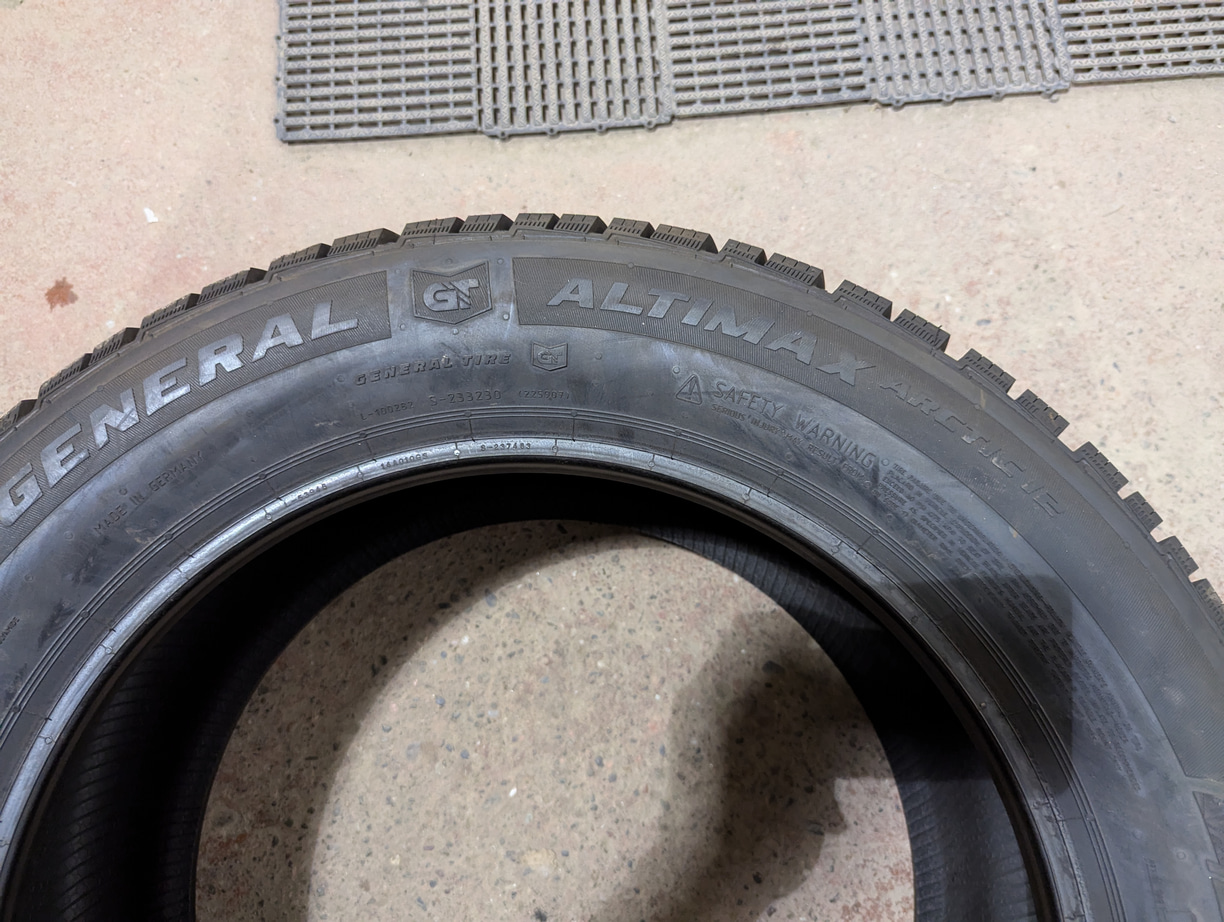 Ensemble de 4 pneus neufs General Altimax Arctic 12 235/55R17 ...