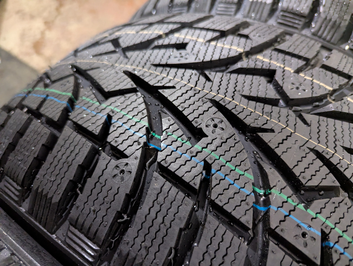 Ensemble de 4 pneus neufs Toyo Observe G3-Ice 245/45R19 - Solupneus