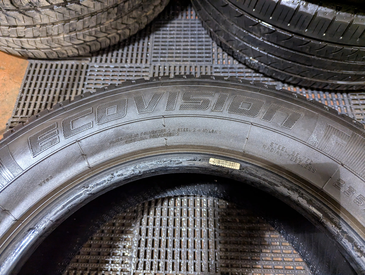 Ensemble de 4 pneus d'occasion Ovation Ecovision VI-286 HT 235/65R17 - Solupneus